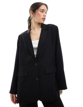 Pieces Kastiger Blazer in Schwarz