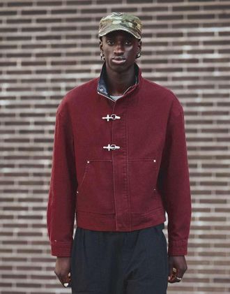 Bershka Jacke in Lederoptik mit Kragenverschluss in Rot