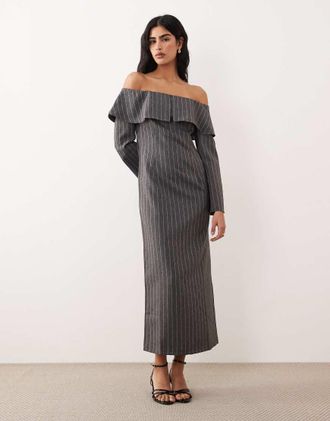 Asos Robe fourreau mi-longue &agrave; rayures fines et &eacute;paules d&eacute;nud&eacute;es - Gris