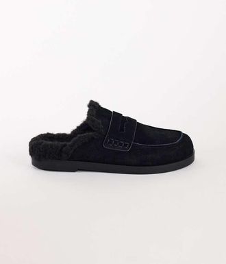 Topshop Addie mocassin mule en daim v&eacute;ritable avec peau retourn&eacute;e noir