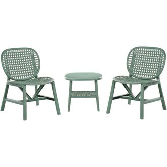 Beliani Balkonset Gr&uuml;n Kunststoff Geflochten 3-Teilig Niedrig Retro-Design Tisch mit 2 St&uuml;hlen Outdoor Balkon Terrasse Garten Ausstattung