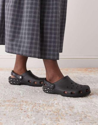 Crocs Klassische Clogs in Schwarz mit Nieten