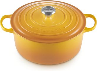 LE CREUSET Le Creuset Signature Gusseisen-Bräter mit Deckel, Ø 28 cm, Rund, Für alle Herdarten und Induktion geeignet, Volumen: 6,7 l, 6,125 kg, Nectar, 21177286
