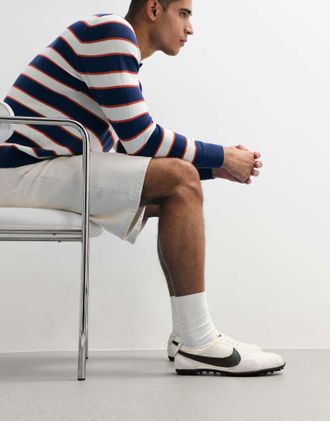 Nike Moon Shoe Sneaker in Cremewei&szlig; und Schwarz-Neutral