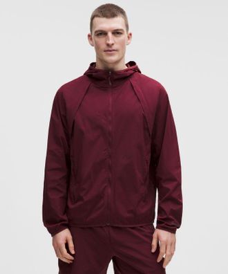 lululemon Fast and Free Packbare Jacke f&uuml;r M&auml;nner - Gr&ouml;&szlig;e XL in Burgundy Bay