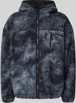 Review Teddyfell Jacke mit Rei&szlig;verschlusstasche und Label-Detail