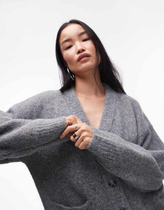Topshop Flauschige Oversize-Strickjacke in Grau mit V-Ausschnitt und Taschen