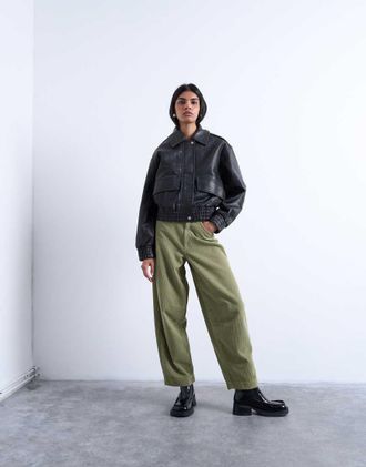 Topshop Pantalon ample en velours côtelé à taille haute - Vert