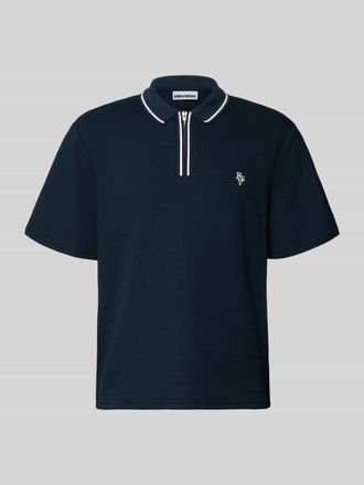 Review Regular Fit Poloshirt mit Rei&szlig;verschluss und Label-Stitching