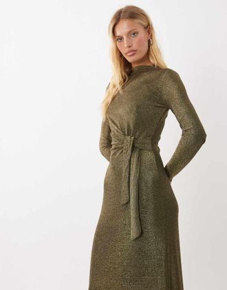 Threadbare Midikleid mit Drapierung, langen &Auml;rmeln und Knotendetail in Gold