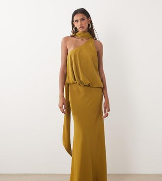 Asos Tall ASOS DESIGN Tall robe longue asym&eacute;trique &agrave; nouer au cou en ocre-Jaune