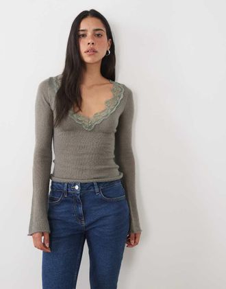 Motel semra top en maille transparente &agrave; manches longues avec d&eacute;tail en dentelle gris