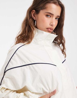 Asos veste coupe-vent technique &agrave; col chemin&eacute;e en &eacute;cru-Blanc