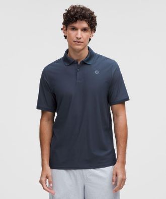 lululemon Polo de tennis ray&eacute;e &agrave; protection anti-UV pour Hommes - Bleu - Taille 2XL