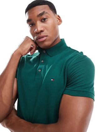 Tommy Hilfiger 1985 - Schmal geschnittenes Polohemd in Tannengr&uuml;n