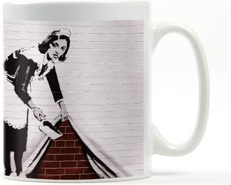 1art1 Banksy Zimmermädchen, Untergekehrt Foto-Tasse Kaffeetasse 9x8 cm
