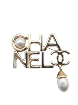 Chanel broche en or plaqu&eacute; &agrave; logo CC (2022)
