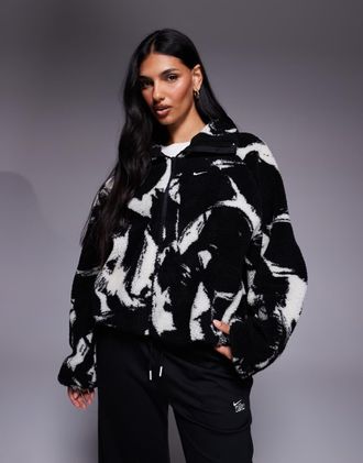 Nike Street - Jacke aus Teddyfleece in Schwarz und Wei&szlig; mit All-over-Print