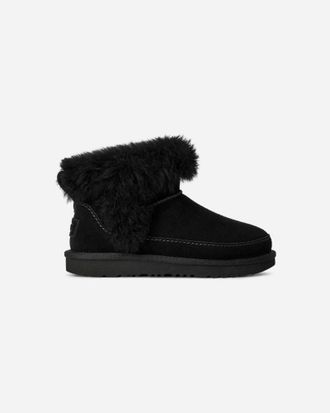 UGG Classic Ultra Mini Chalet Boot f&uuml;r Kinder in Black, Gr&ouml;&szlig;e Wildleder