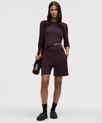 lululemon BeCalm Mid-Rise Bermuda Short f&uuml;r Frauen - Gr&ouml;&szlig;e 2XS in Black Plum