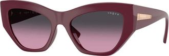 Vogue Eyewear Kirschrote Sonnenbrille mit Grauen Gl&auml;sern - - Accessories - unisex - Rot - 53 MM