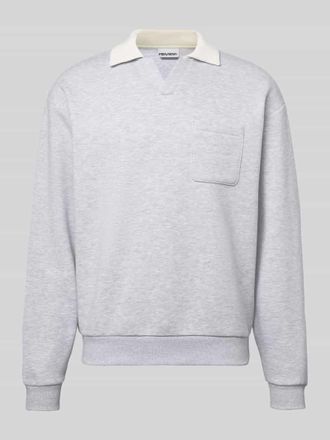 Review Sweatshirt mit Kontrastkragen und Brusttasche mit Logo-Bestickung
