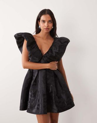 Asos robe courte en jacquard &agrave; volants, noir ton sur ton