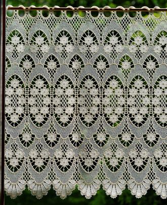 Plauener Spitze by Modespitze, Store Bistro Gardine Scheibengardine mit Stangendurchzug, hochwertige Stickerei, H&ouml;he 60 cm, Breite 112 cm, Creme