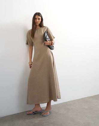 Topshop Robe t-shirt longue en cupro &agrave; taille basse - Taupe-Neutre