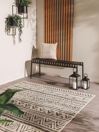 benuta Nest Teppich Cleo - Weiß/Schwarz 120x170 cm - Kunstfaser - Outdoor geeignet - Rechteckig & im Style: Zickzack, Boho-Style - Pflegeleicht für Wohnzimme