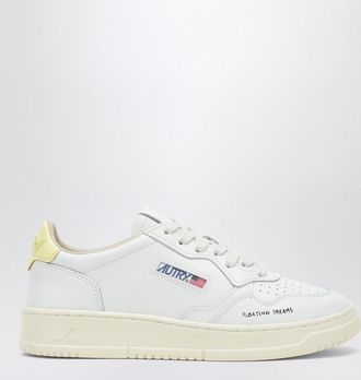 Autry Medalist Low sneakers in white/yellow Floating Dreams