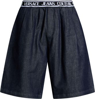 Versace HOSEN & R&Ouml;CKE - Jeansshorts auf YOOX.COM