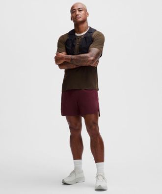 lululemon Fast and Free Lined Running Short 5 f&uuml;r M&auml;nner - Gr&ouml;&szlig;e 2XL in Burgundy Bay