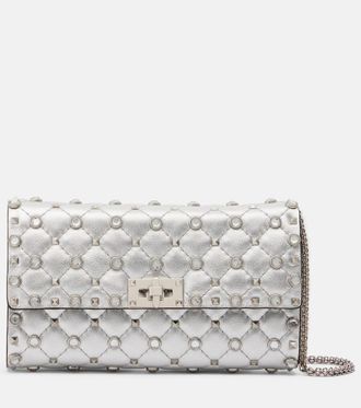 Valentino Garavani Schultertasche Rockstud Spike aus Metallic-Leder