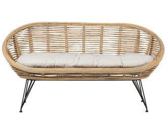 Beliani Gartensofa Rattan nat&uuml;rlich Auflage beige Metallbeine schwarz Boho-Stil Maratea
