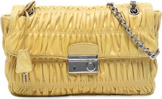 Prada Hobo Bags - Medium Nappa Gaufre Sound Chain Flap - Gr. unisize - in Gelb - f&uuml;r Damen