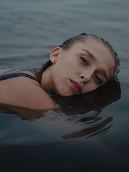 Schweißgebadet, aber der Mascara hält: Die besten wasserfesten Wimperntuschen im Überblick