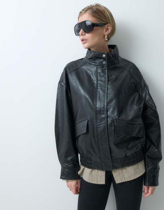 Only Oversize-Bomberjacke aus Kunstleder in Schwarz