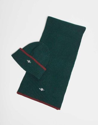 GANT Essential - Strickm&uuml;tze und Schal in Gr&uuml;n mit Wappenlogo, Geschenkset