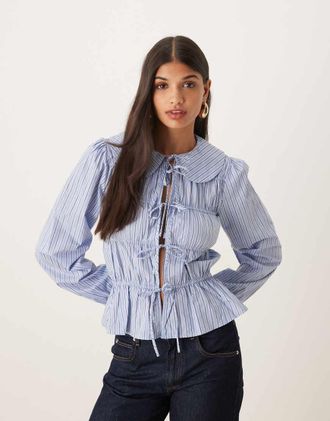 Glamorous Gesmokte Bluse in gestreiftem Blau mit gebundener Vorderseite-Bunt