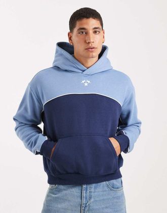 Cotton On Cropped-Fit-Kapuzenpullover in Blau mit Grafikpanel