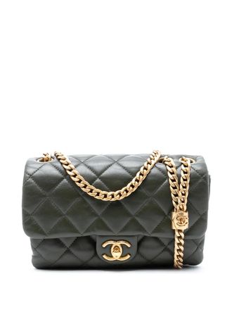 Chanel 2021-2025 Small Quilted Lambskin Pillow Crush Flap crossbody bag - Gr&uuml;n