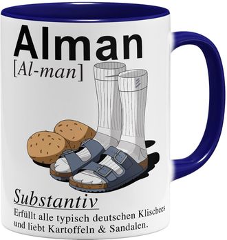 OM3 lustige Kaffee-Tasse mit Spruch - Alman - Typisch Deutsch Sandalen Kartoffeln Socken meme I - Keramik Becher - 325ml - Beidseitig Bedruckt - Dunkelbla