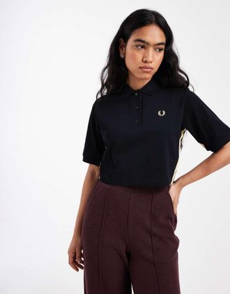 Fred Perry Polohemd in Schwarz mit Zierband und Logo, Kombiteil