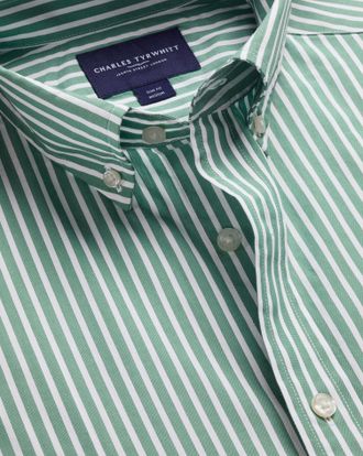 CHARLES TYRWHITT Vorgewaschenes Popeline-Hemd mit Stretch und Streifen -Gr&uuml;n