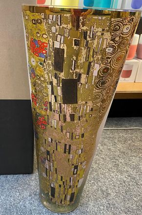 GOEBEL 66487786 Vase Gustav Klimt The Kiss by Goebel