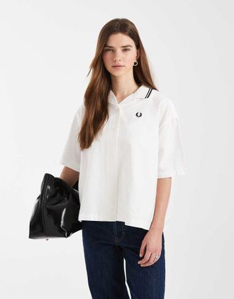 Fred Perry Hemd in Wei&szlig; mit Zierstreifen und Logo