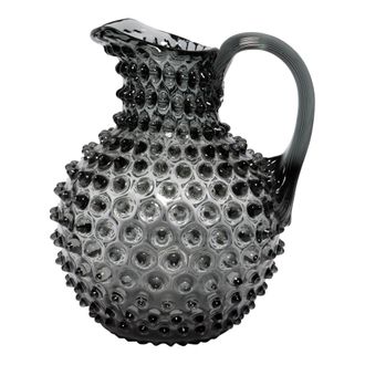 Chehoma Glaskaraffe mit Diamantspitzen-Dekor und breitem Henkel - Graufarben und robust verarbeitet - 2 Liter Wasserkrug oder Tischvase - H&ouml;he: 23 cm - Grau