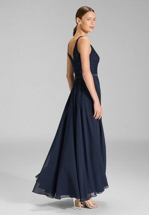 Swing Abendkleid Taillierter Schnitt mit flie&szlig;endem Rockteil