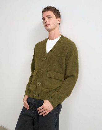 Topman Strickcardigan mit Relaxed Fit, flauschig, mit zwei Taschen in Khaki-Gr&uuml;n